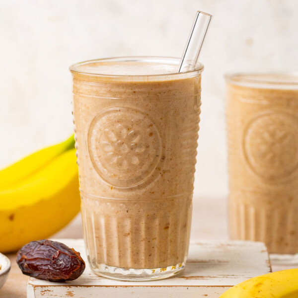 Banana Date Smoothie | Gimme Delicious